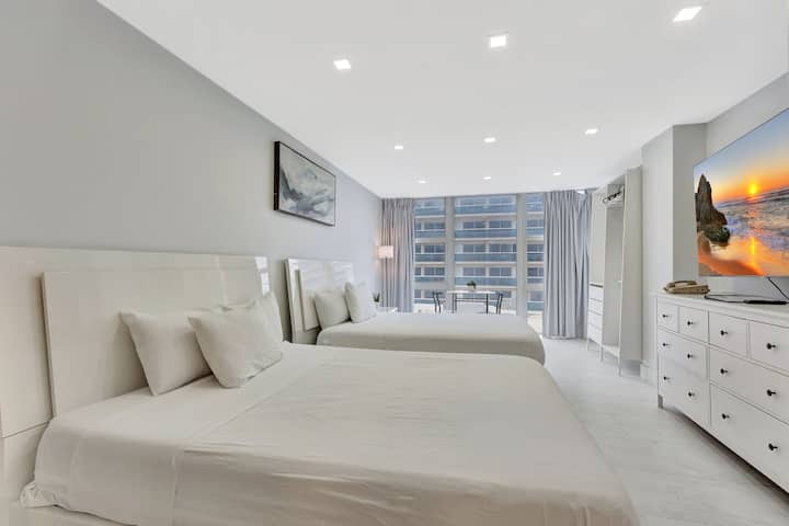 Private Room With Two Beds - Fort Lauderdale, FL
