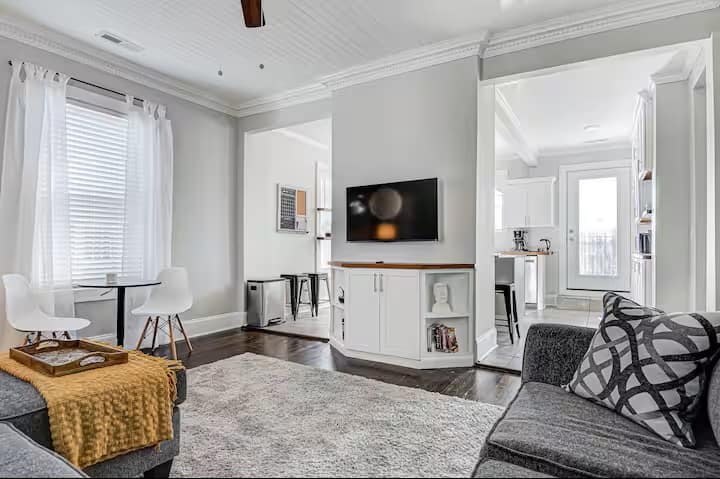 Luxurious & Gorgeous Downtown - Tanger, Coliseum - Greensboro, NC