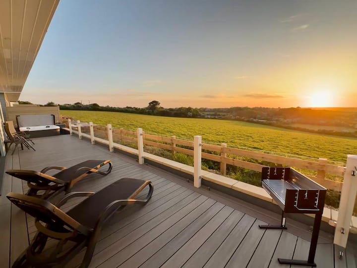 Porthtowan Luxury Lodge & Hottub - Holywell Bay