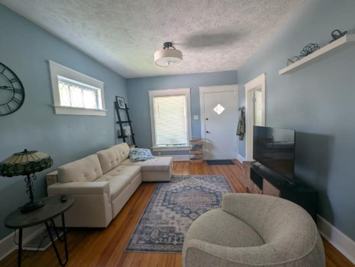 Comfy Cottage - Council Bluffs, IA