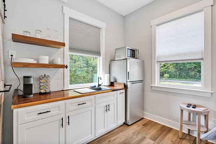Studio-3 Miles To Wrightsville Beach (Unit A) - Wilmington, NC