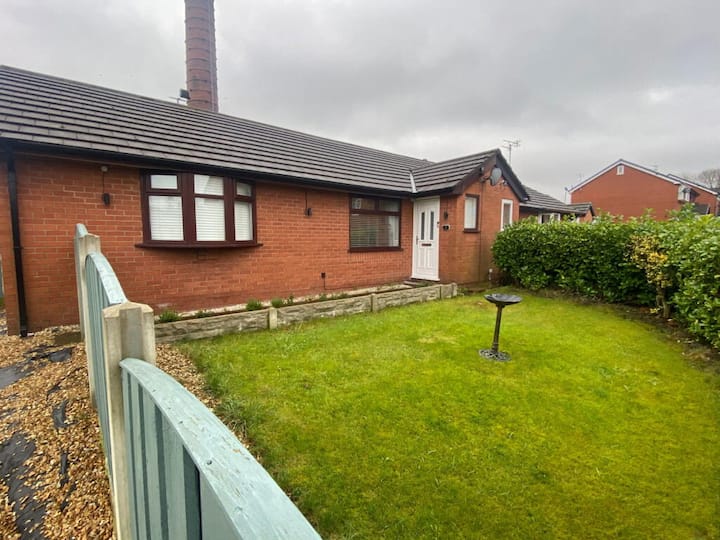 Bungalow With Links To M'chester - Mánchester