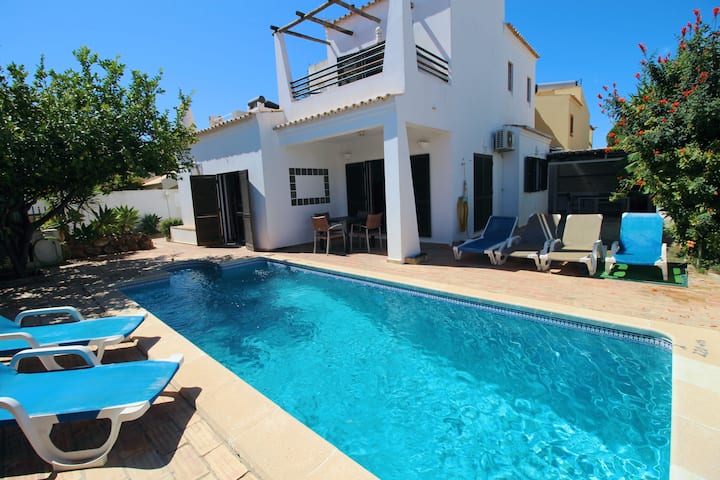 ÓTima Moradia Com 4 Quartos, 4 Casas De Banho - Vilamoura
