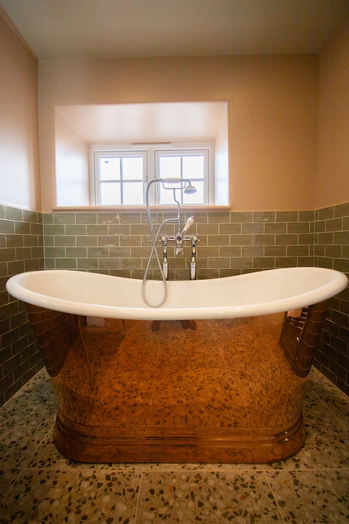 Y Castell Hotel & Pub, Llangadog | Room 6 - Llandovery