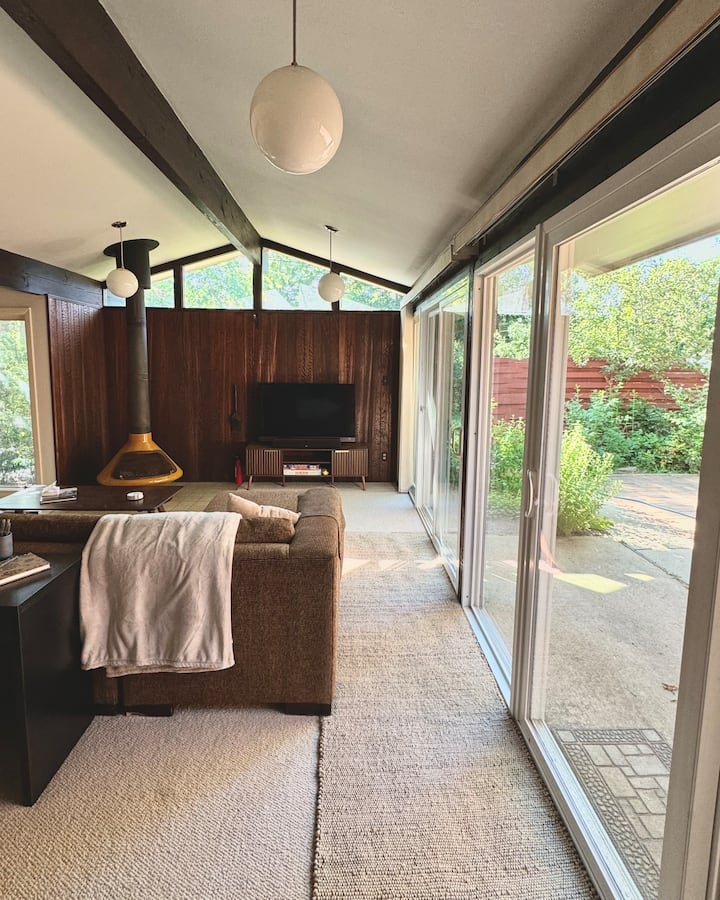 Mid-century Modern Guest Suite - Boulder, CO