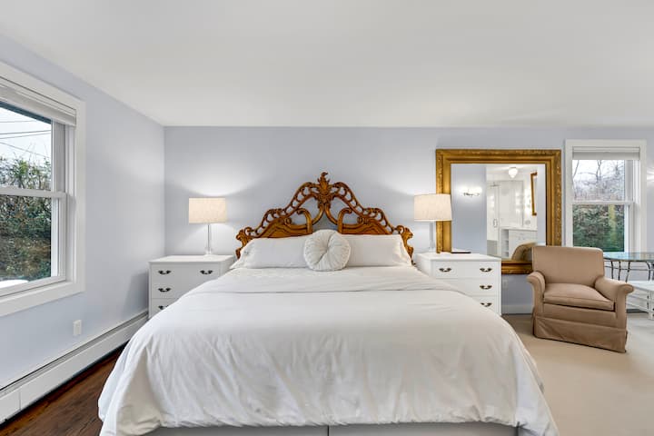 Southampton Village King Bed - Mattituck, NY