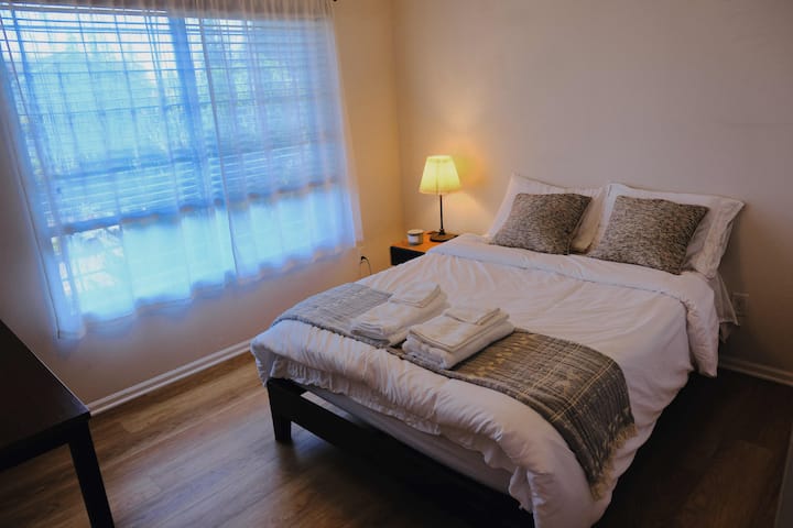 Quiet Room With Private Bath Near Transit - Everett, WA