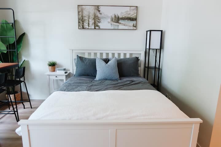 Bright North Shore Studio - Vancouver