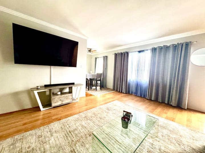 Central West Hollywood 2-bedroom Private Cottage - Beverly Hills, CA