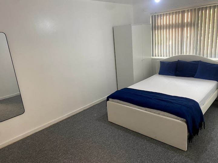 3 Bedroom House With New Kitchen - Bury