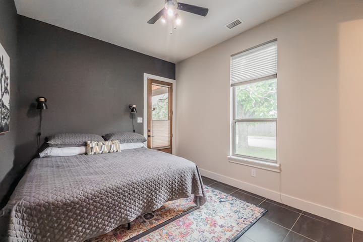 Room On Walnut Street - Southlake, TX