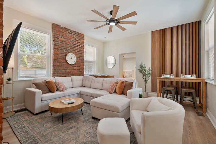 Upscale, Chic Shadyside 3bed2bath~2 Parking Spots! - Pittsburgh, PA