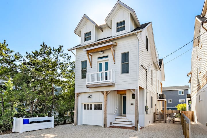 6 Bedroom Oceanside Pool Home - Beach Haven, NJ