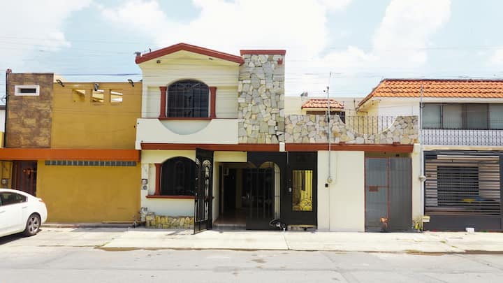 Tu Base En Monterrey – ¡Todo Cerca! Para Hasta 16 - Monterrey
