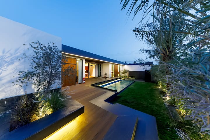 Redefining Hospitality Deom J1 Airbnb2 - Riyadh