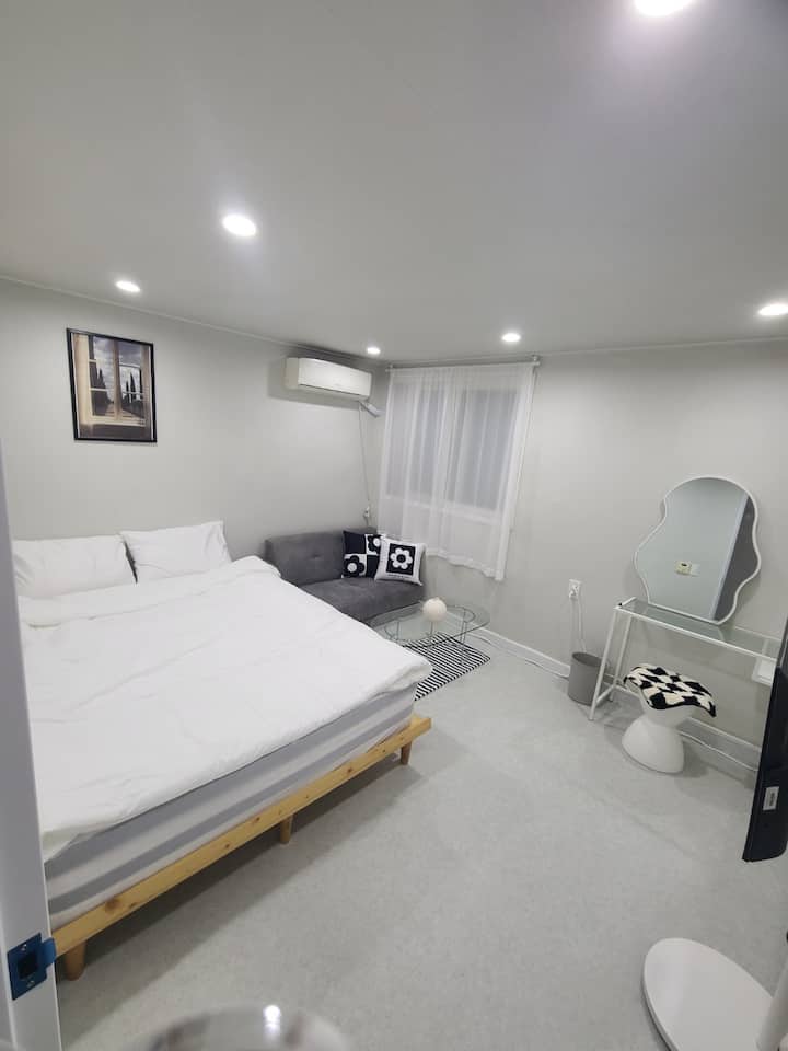 일리오하우스
#신풍역3분#초역세권
#보라매역10분
#바로앞 버스정류장 - Seoul