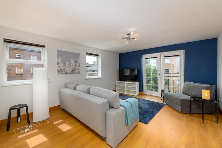 Spacious 3 Bed | Short Walk To Atlantic Wharf - Cardiff