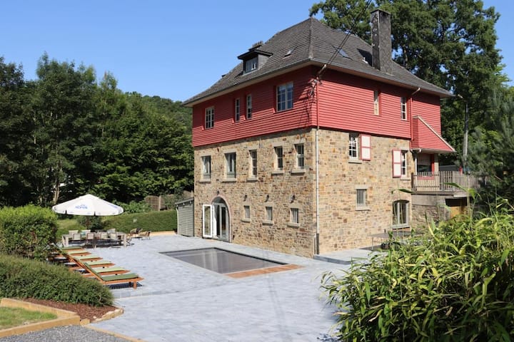 Le Chalet Du Lac De Warfaaz, 10personnes, Piscine - Spa