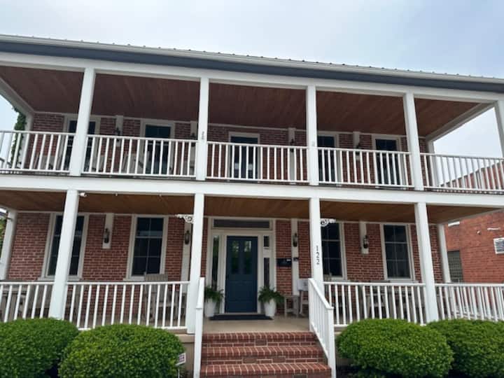 Storyteller Manor- 10 Bedrooms - Castle Rock State Park, Oregon