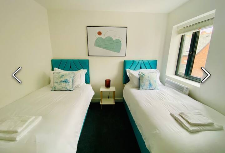 Elegant 2bdr Flat | Sleeps 5 | Parking | Wi-fi - 佩恩斯威克