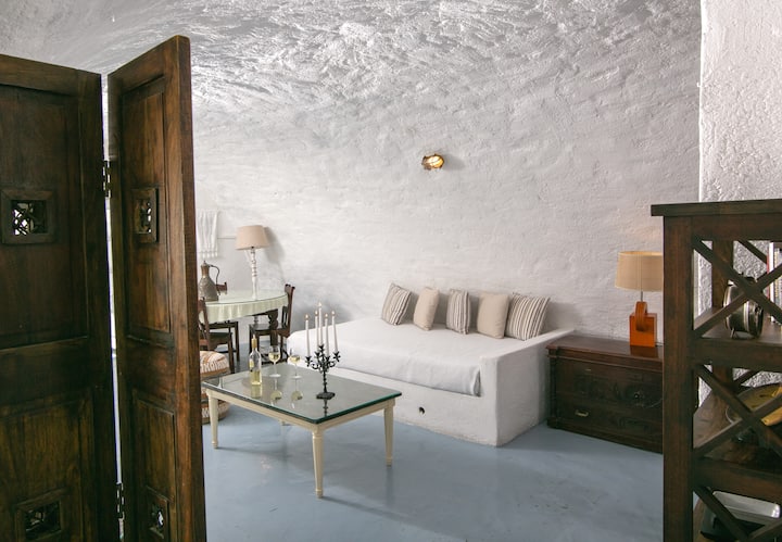 Premium Cave Suite | Hot Tub, Sea View & Breakfast - Oia