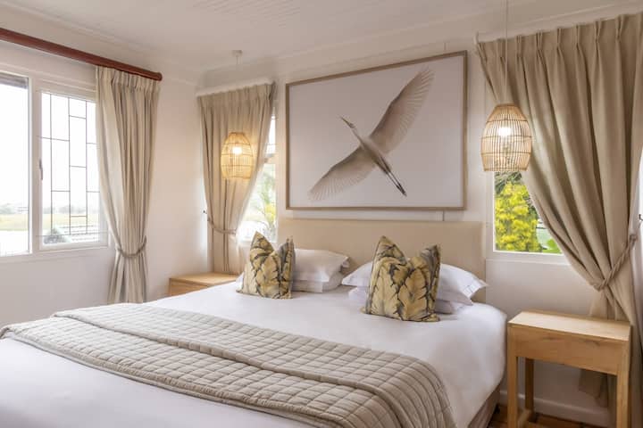 Lagoon View Family Log Cabin @ Knysna River Club - Knysna