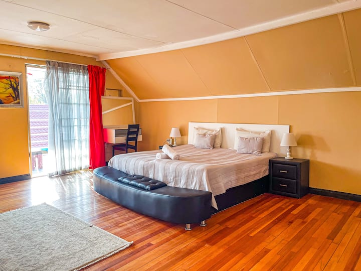 Budget Room 5 Shared Bathroom-10min From Or Tambo - Boksburg