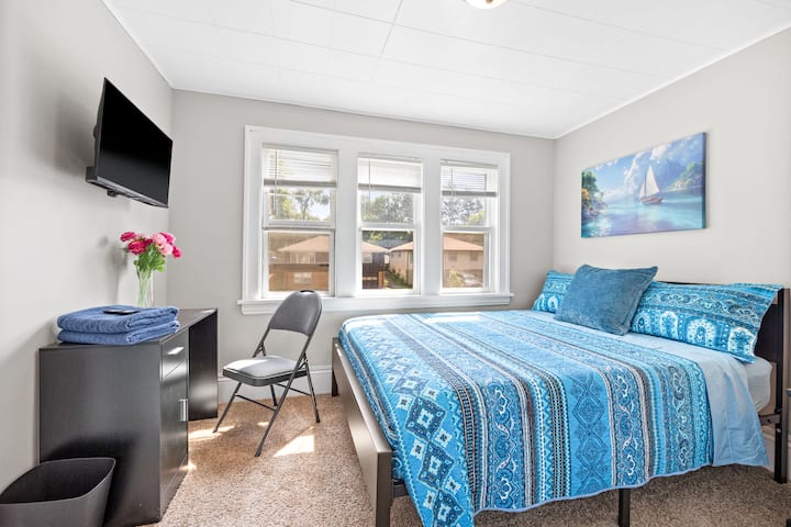 Restful Retreat - Room C - Saint Paul, MN