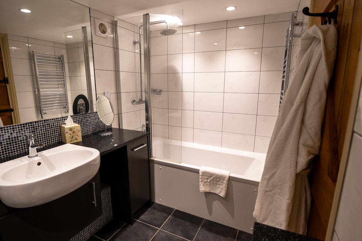 Cruck Barn Cottage - Granges à louer à Derbyshire, Angleterre, Royaume ...