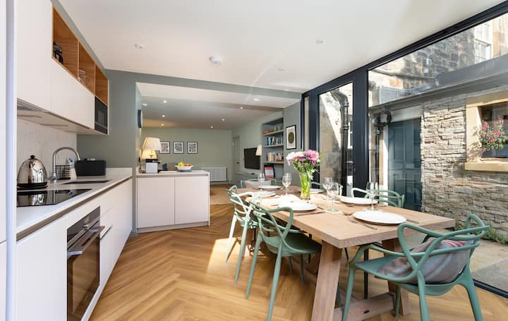 Luxury 3 Bed, 2 Bath Apt Amazing Central Location - Edinburgh, UK