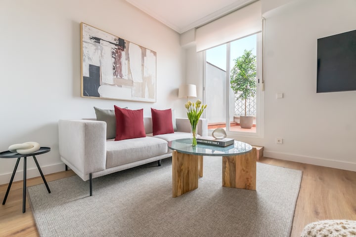 Amplio Y Elegante Apartamento Con Terraza - Madrid