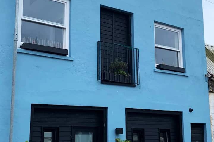 Big Blue Beach House. - Hastings