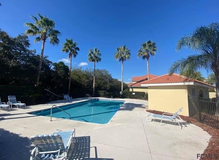 Palm Coast Townhouse, Spacious 3 Bdr W/pool! - Palm Coast, FL