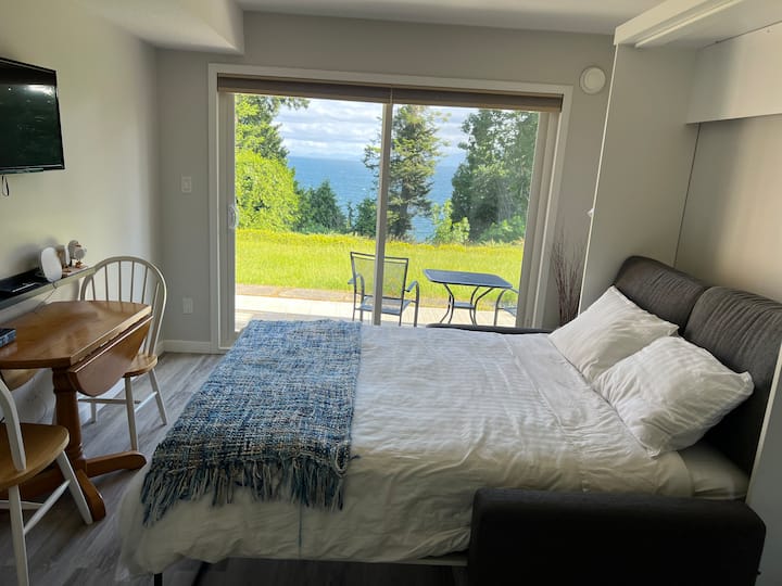 Oceanfront Serene 1 Bdrm/studio - Nanaimo