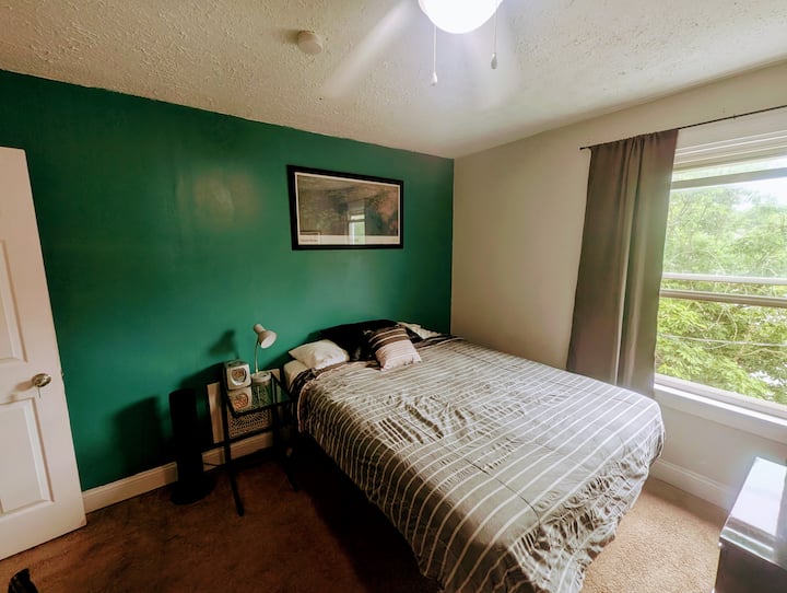 Central Suite With Creative Flair - Madeira, OH