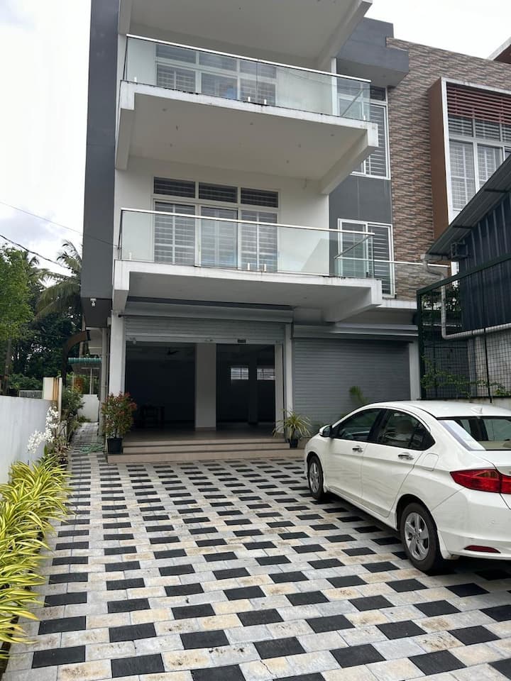 Modern 5br House In Thrissur - Thrissur
