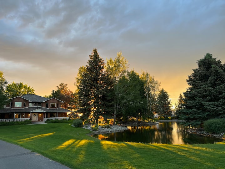 The Red Brick Haven - Pond Golf Fish  Sleeps 24+ - Rexburg, ID