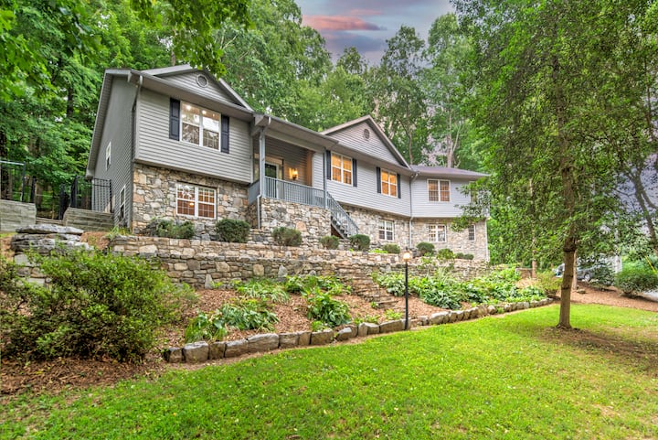 Group Getaway Hot Tub Firepit - Asheville, NC
