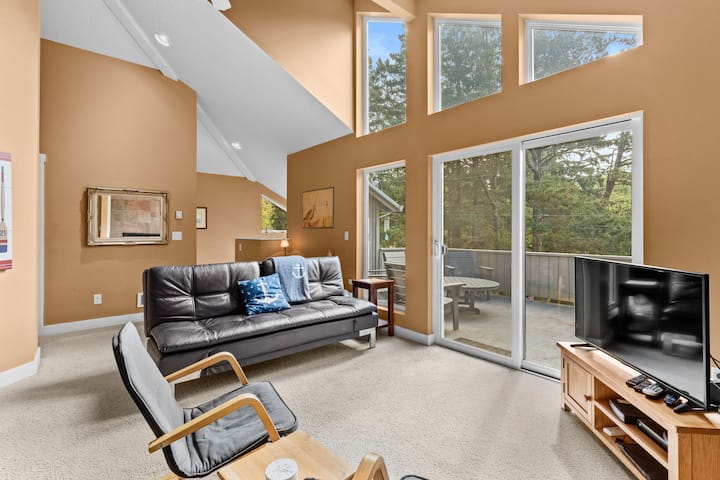Latitude 45 - 2br 2ba Secluded In Trees Near Beach - Manzanita, OR