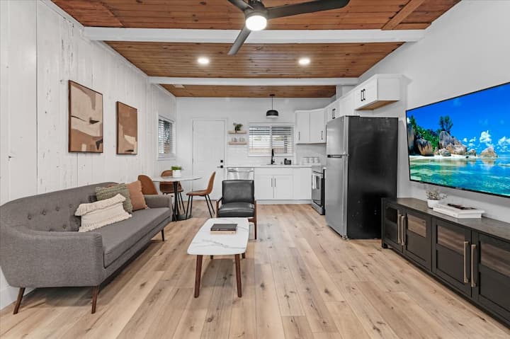 Cozy Remodeled Studio | Peaceful & Practical - Clovis, CA