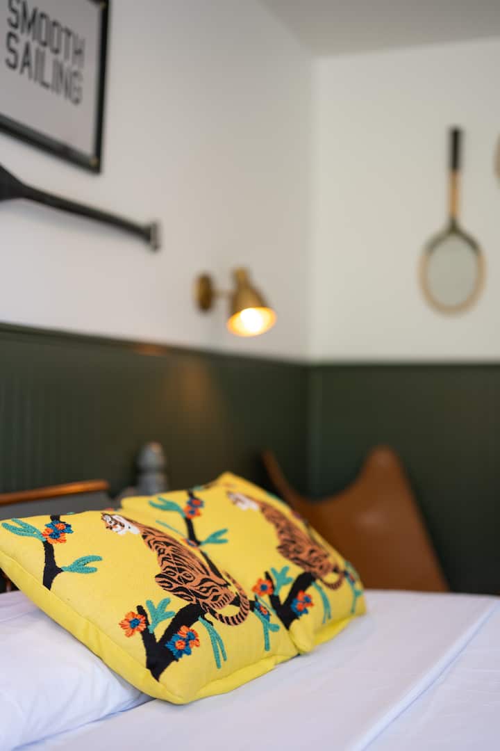 The Hideout- New! Cozy Camp Vibe - Eureka Springs