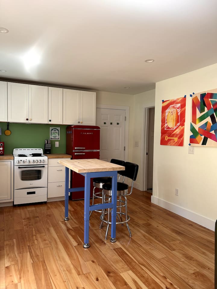 Portland- Magical, Cozy, Chic, 2 Br With Own Yard - Portland