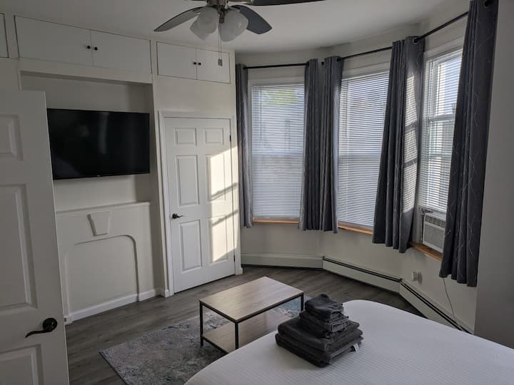 Charming 3-bedroom Apartment - Jersey City, NJ