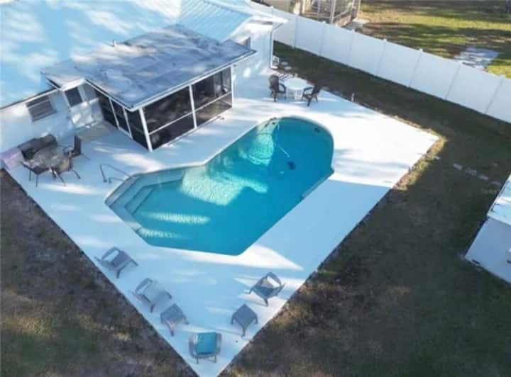 Blue Haven Retreat (W) Pool - Sarasota, FL