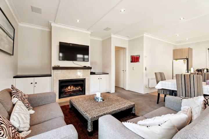 Cardrona Cabin (#4) - Mountain Bike & Pool! - Cardrona Alpine Resort