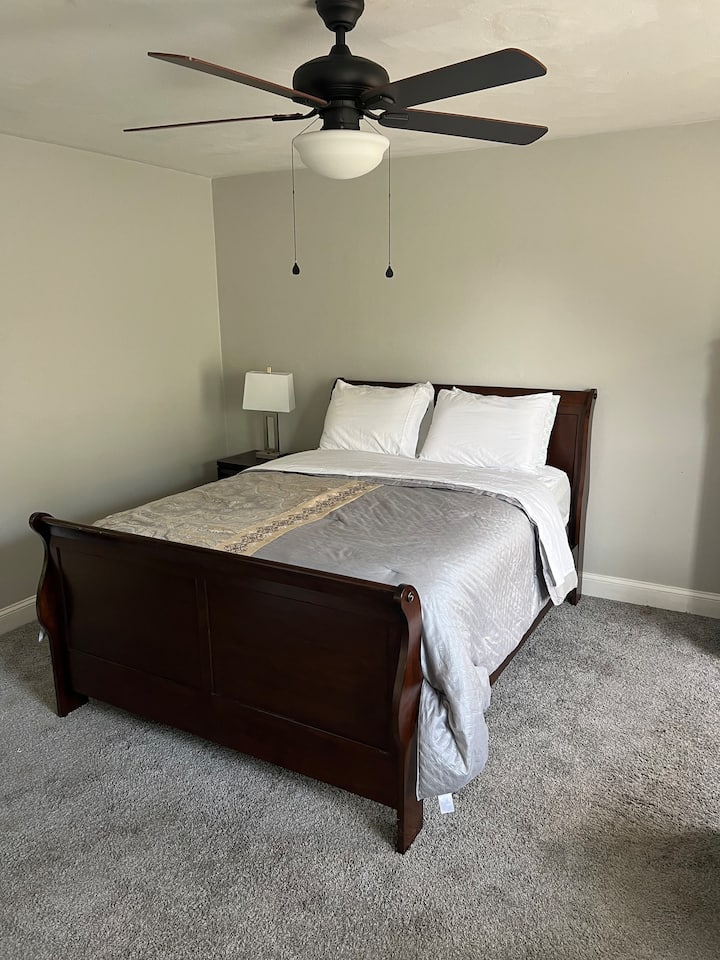 :
Bright Spacious Navy Base - Norfolk, VA