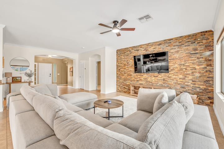 Saguaro Spot With Private Heated Pool And Hot Tub - San Tan Valley, AZ