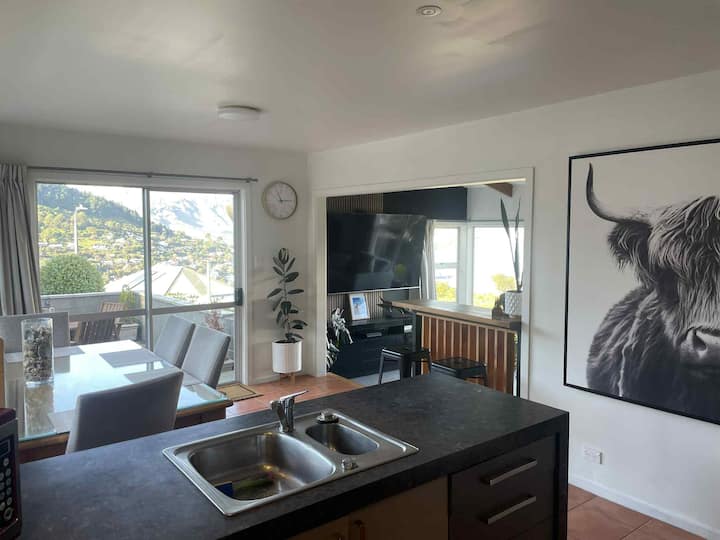 Harbour Views & Hillside Charm - Lyttelton