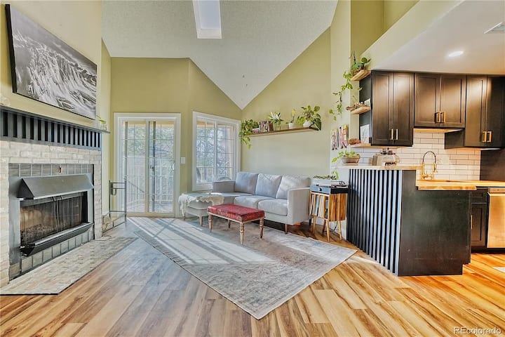 Newly Renovated Top Floor Condo - Boulder, CO