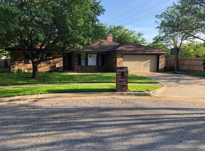 Cozy Cul-de-sac•4 Bed•2 Bath - Amarillo, TX